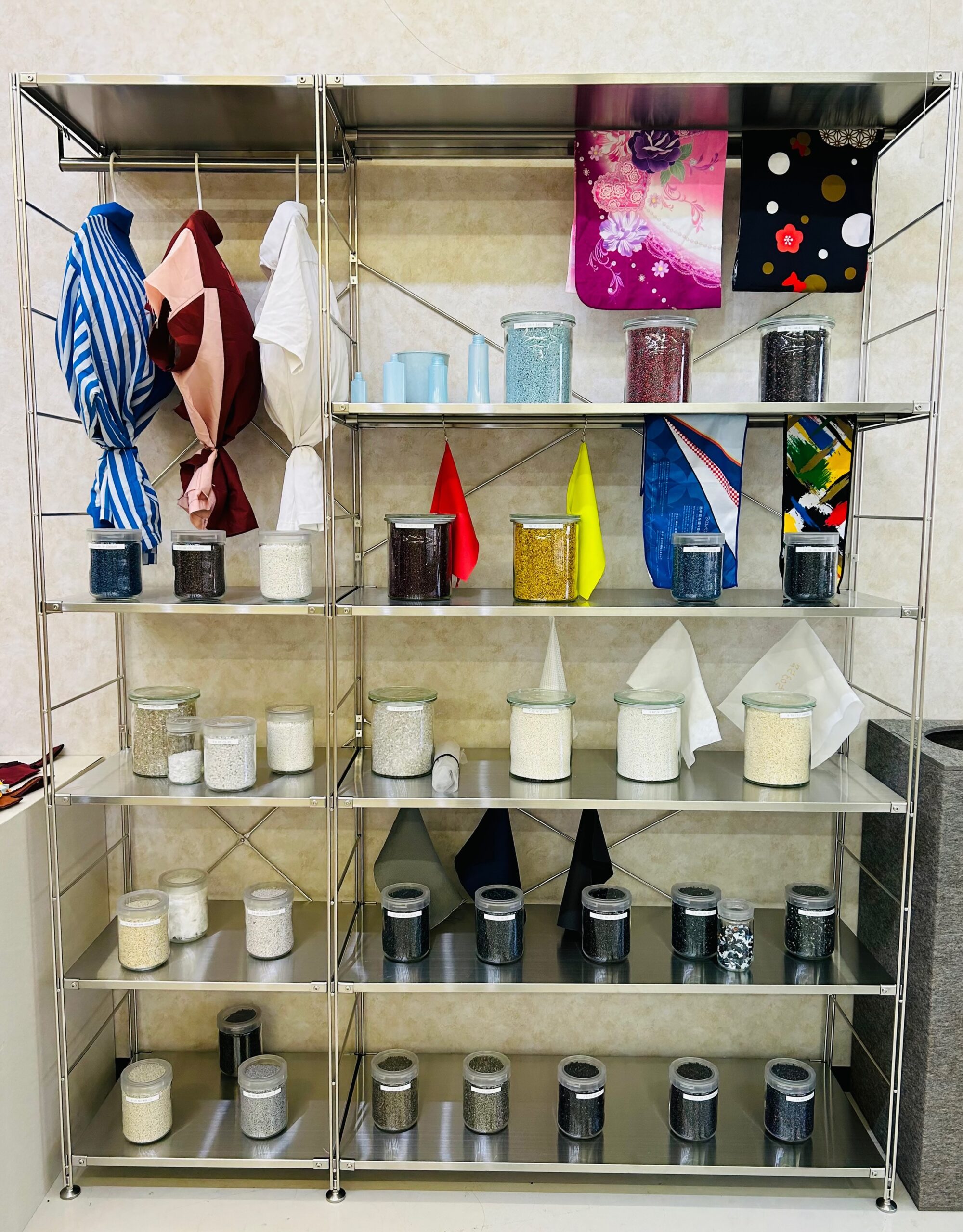 エコログ・リサイクリング・ジャパン「不要な衣類の回収循環型マテリアルリサイクルシステム」が ソーシャルプロダクツ賞を受賞 | 環境PRプロダクション